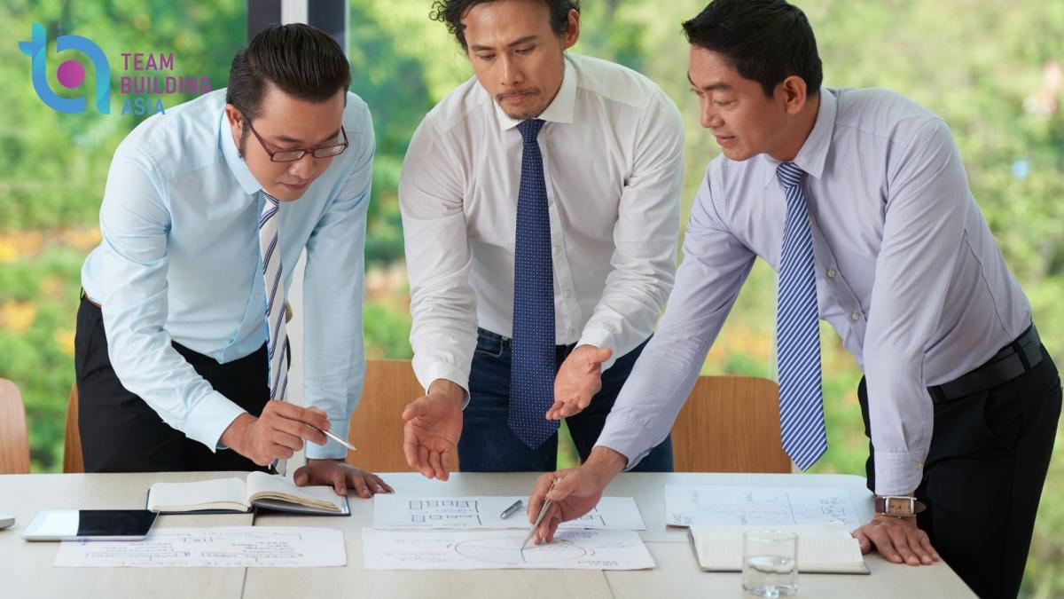 9 ways to manage a team through change - Team Building Asia